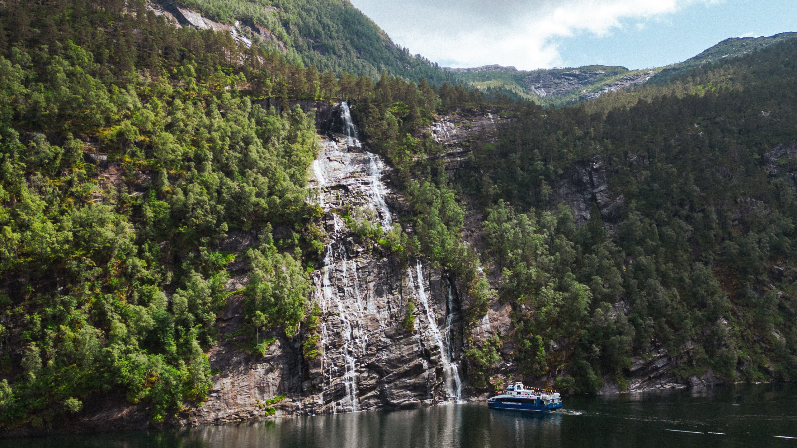 Om Rødne - Rødne Fjord Cruise